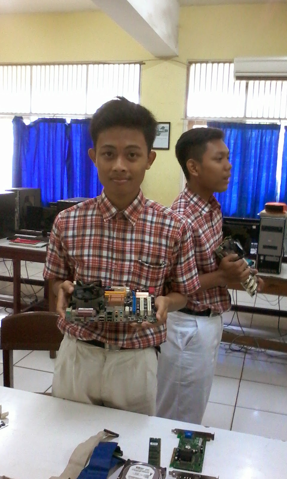 MANAJEMEN PENGETAHUAN: di lab tkj